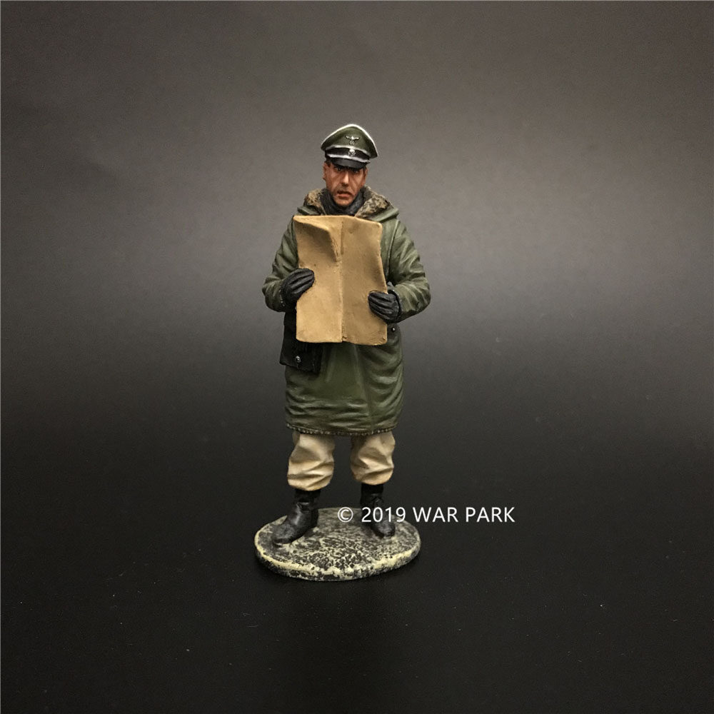 KH065 LSSAH Officer is Reading a Map - Saimex Toys