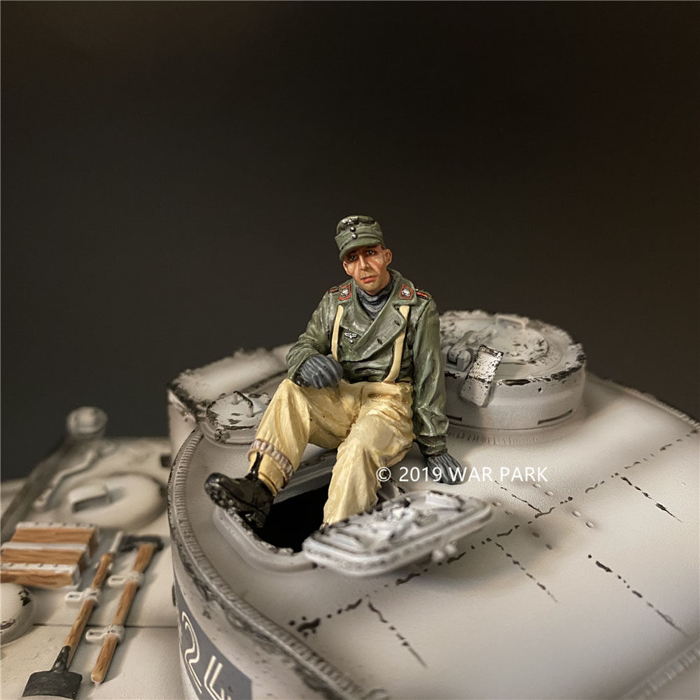 KH084 Tank Crew Wearing Overalls - Saimex Toys